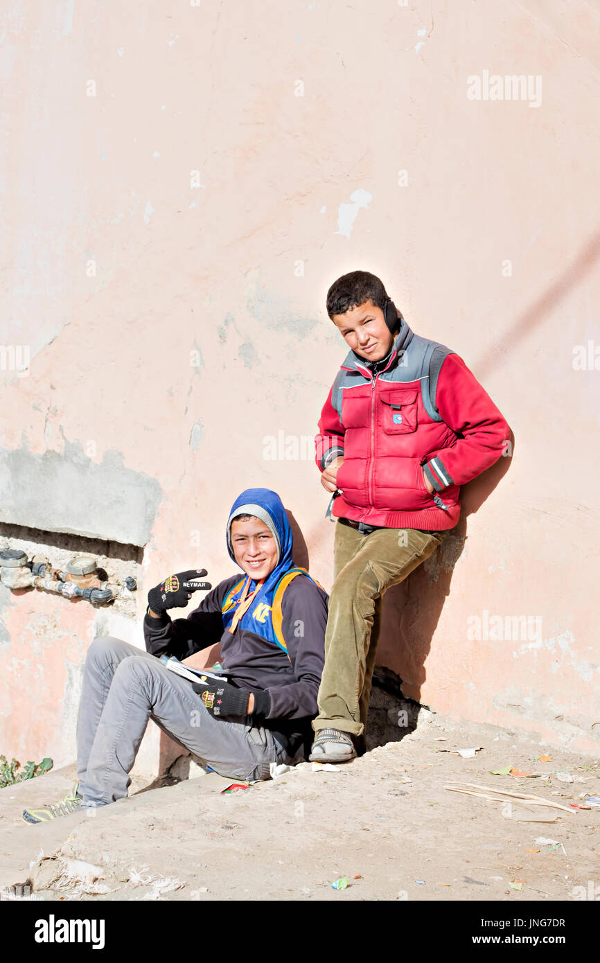 Ragazzi marocchini immagini e fotografie stock ad alta risoluzione - Alamy