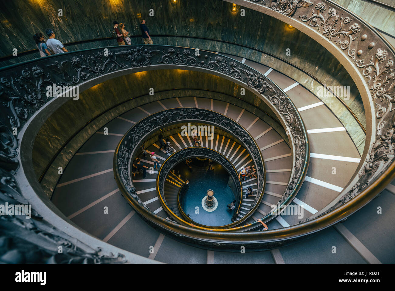 Scala a doppia elica immagini e fotografie stock ad alta risoluzione ...