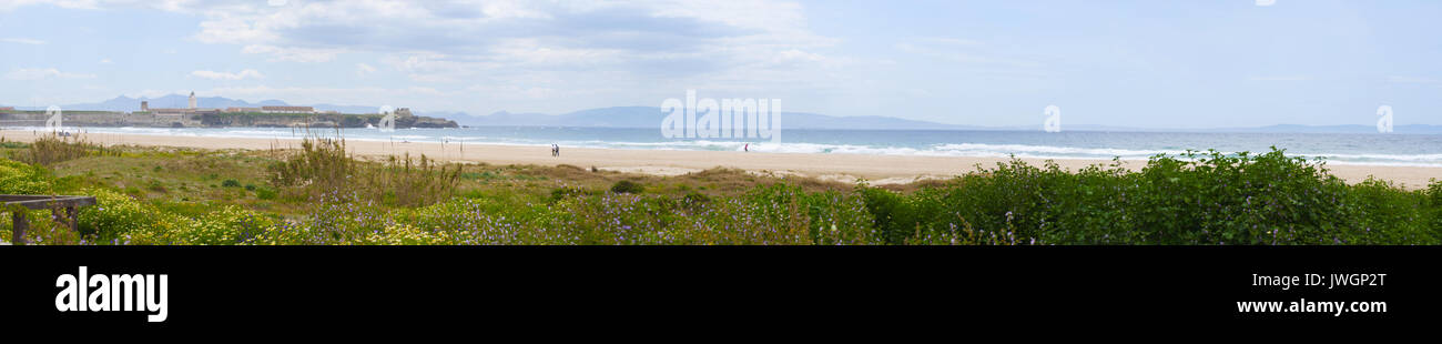 Tarifa: il faro di Punta de Tarifa il punto più meridionale della ...