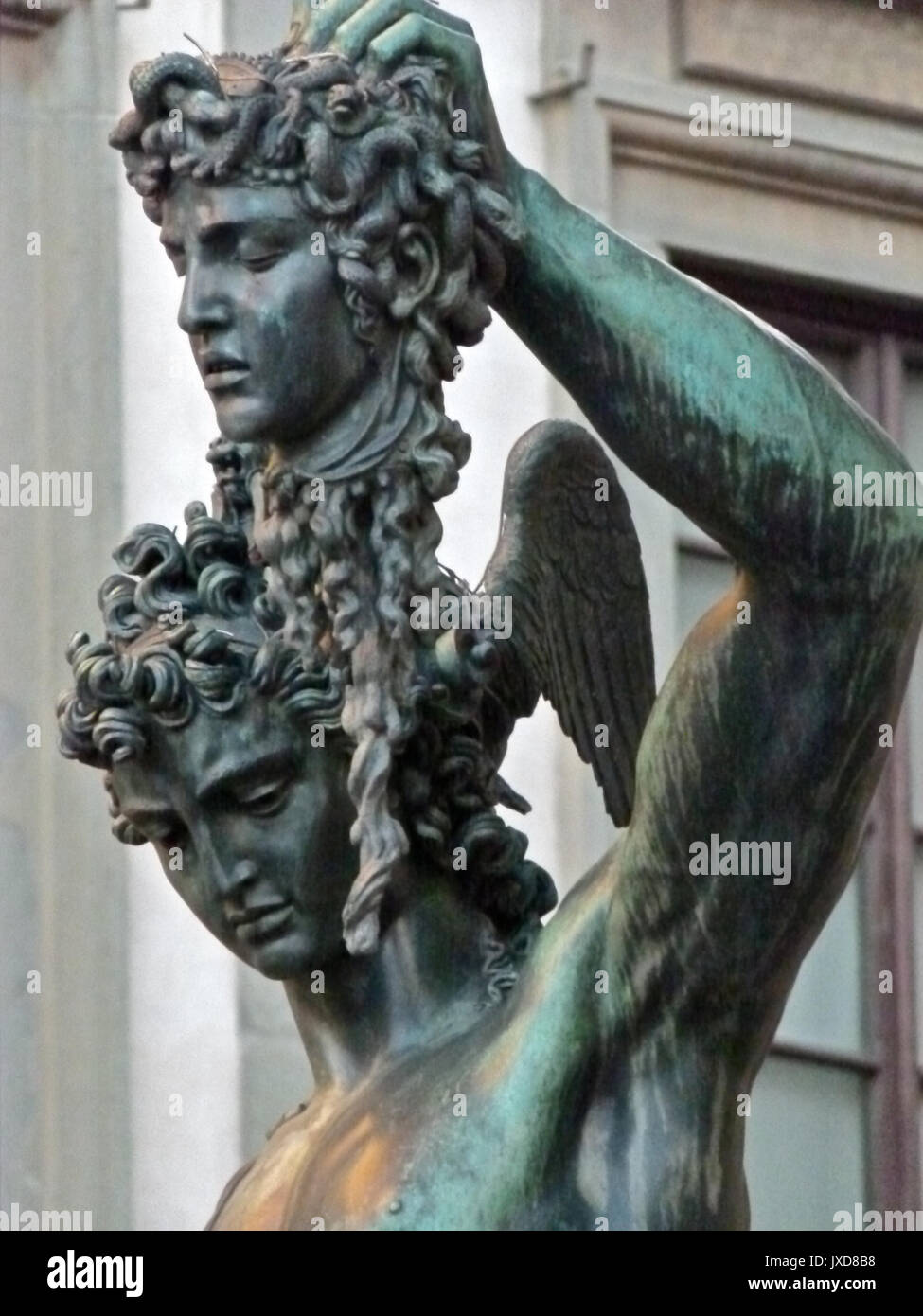 Perseo con la testa di Medusa è una scultura in bronzo realizzata da ...