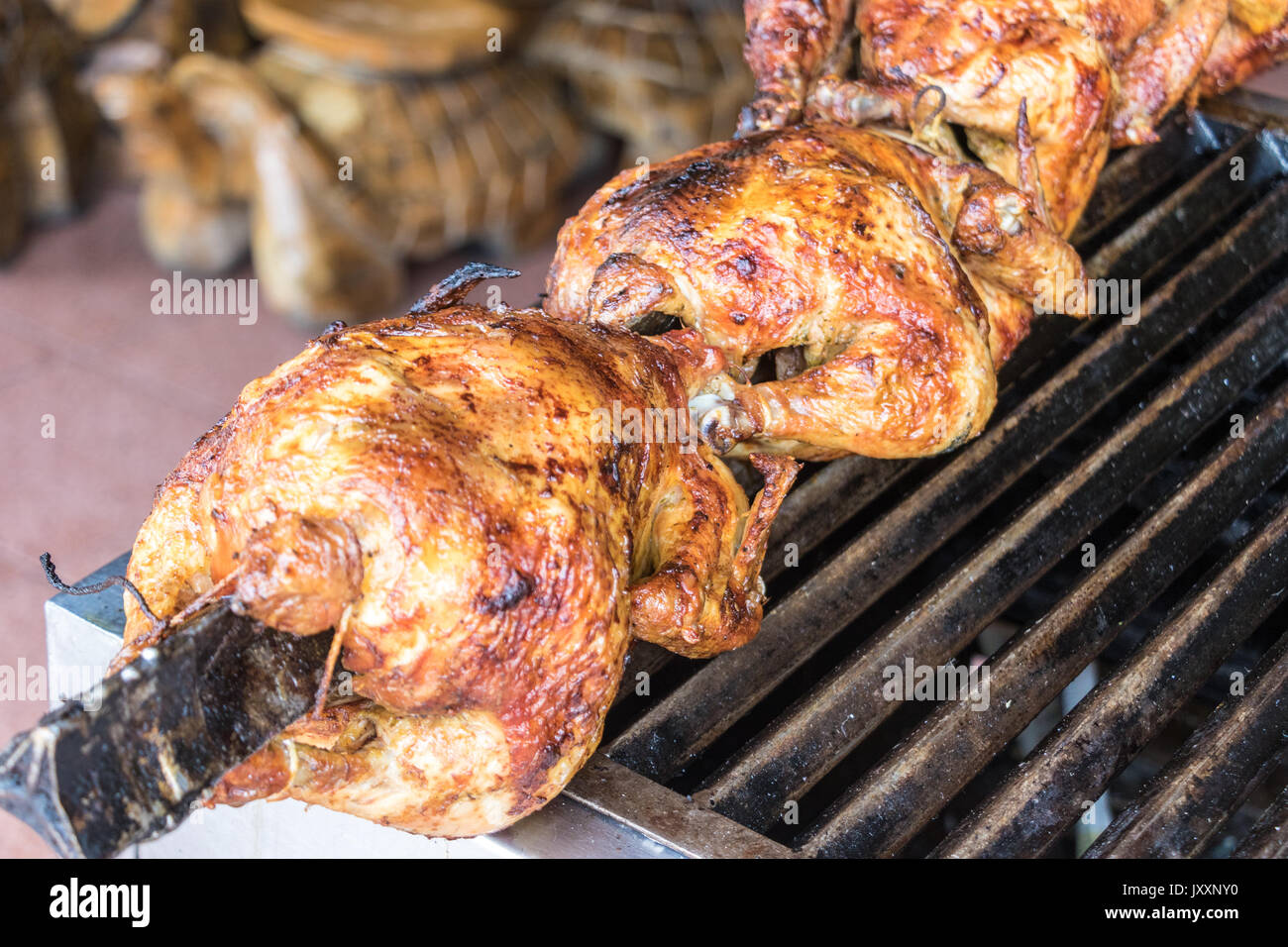 Bbq chickens immagini e fotografie stock ad alta risoluzione - Alamy