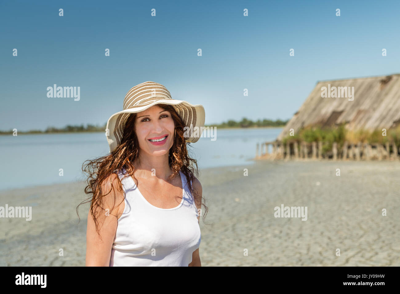 Busty woman immagini e fotografie stock ad alta risoluzione - Alamy