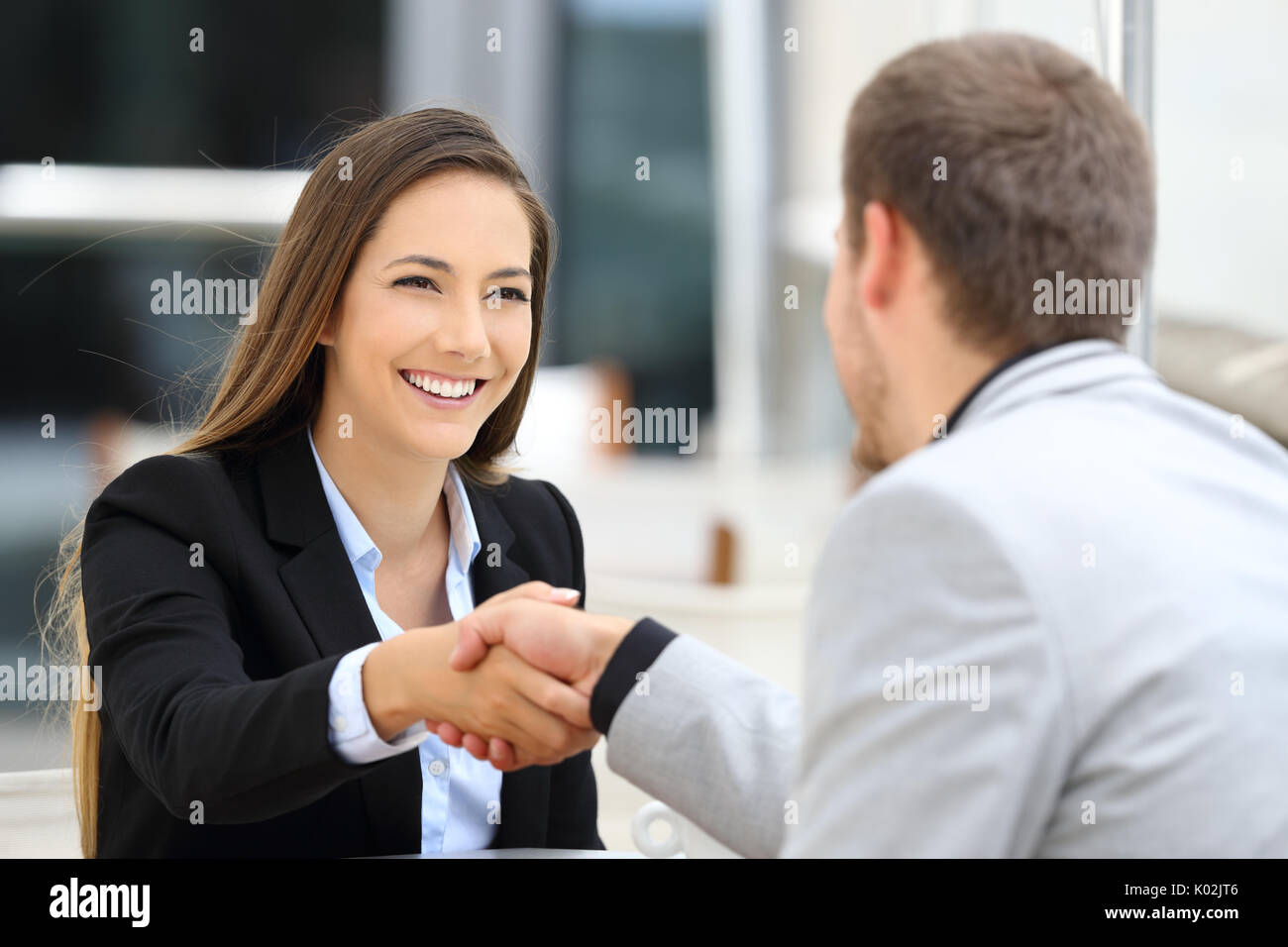 Due dirigenti maschi immagini e fotografie stock ad alta risoluzione ...