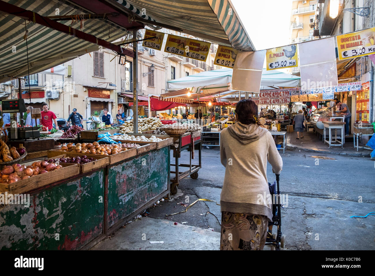 Ballaro market old town palermo immagini e fotografie stock ad alta ...