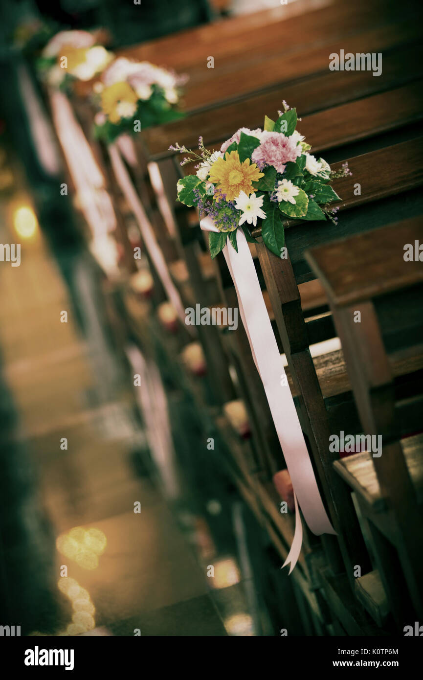 Fiori con navata della chiesa immagini e fotografie stock ad alta ...
