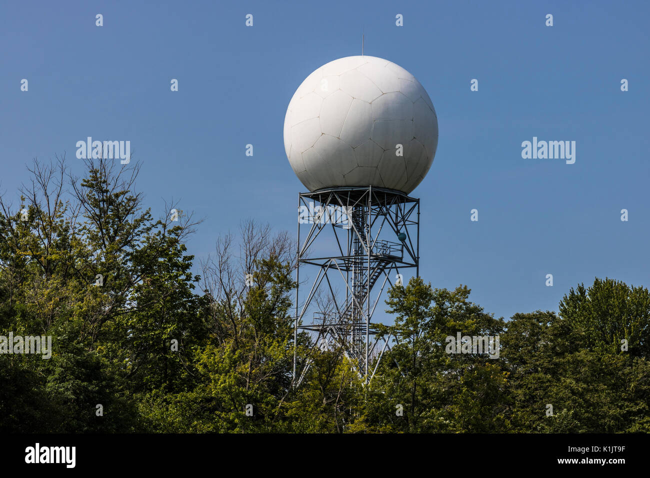 Doppler radar antenna immagini e fotografie stock ad alta risoluzione ...