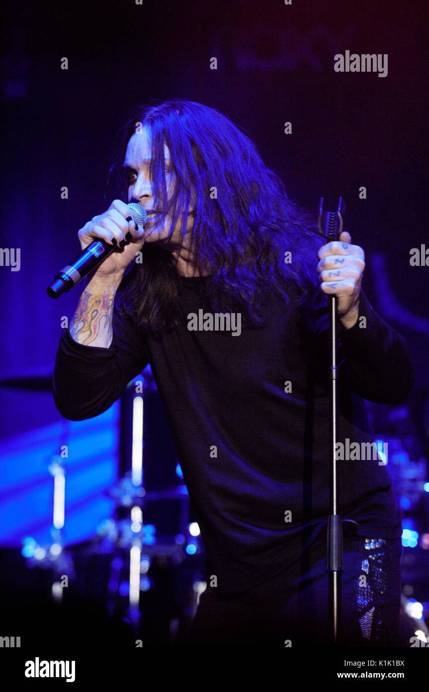 Ozzy osbourne performing on stage immagini e fotografie stock ad alta ...