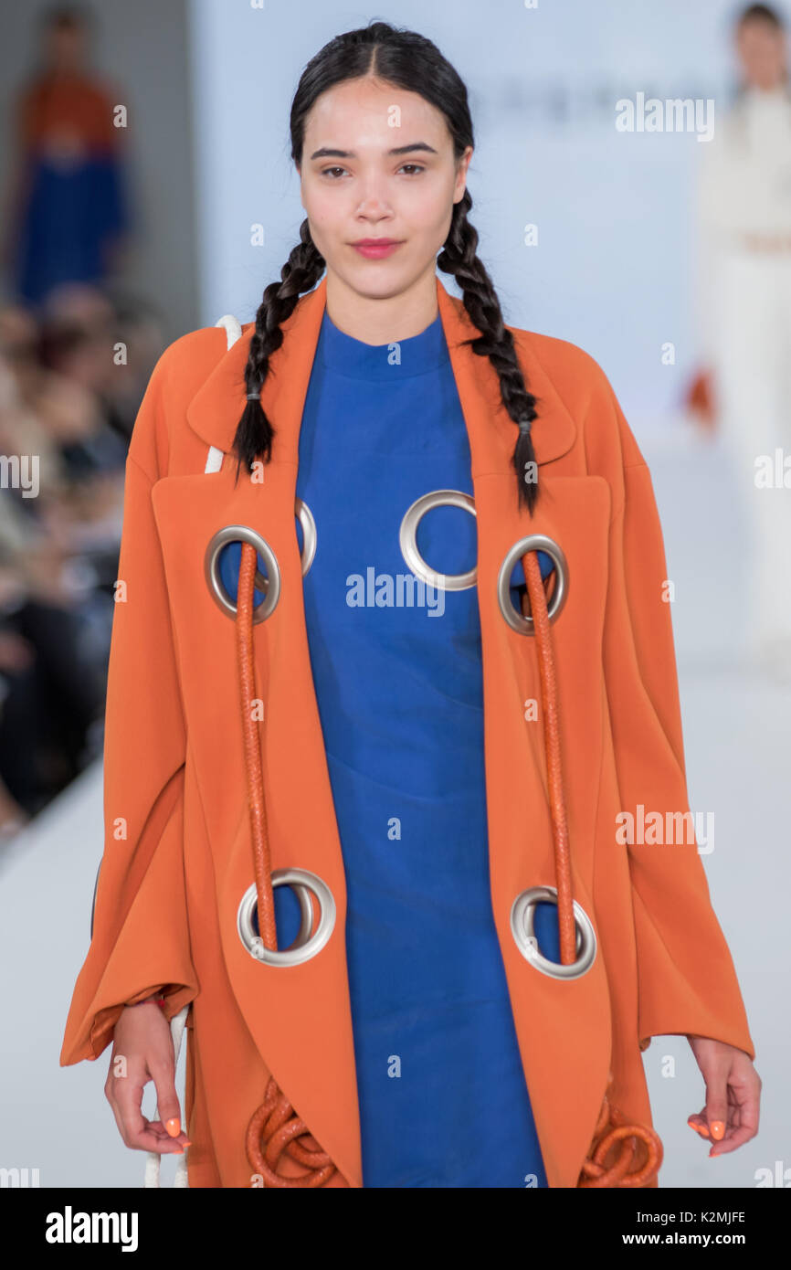 Modelli di fashion scout immagini e fotografie stock ad alta ...