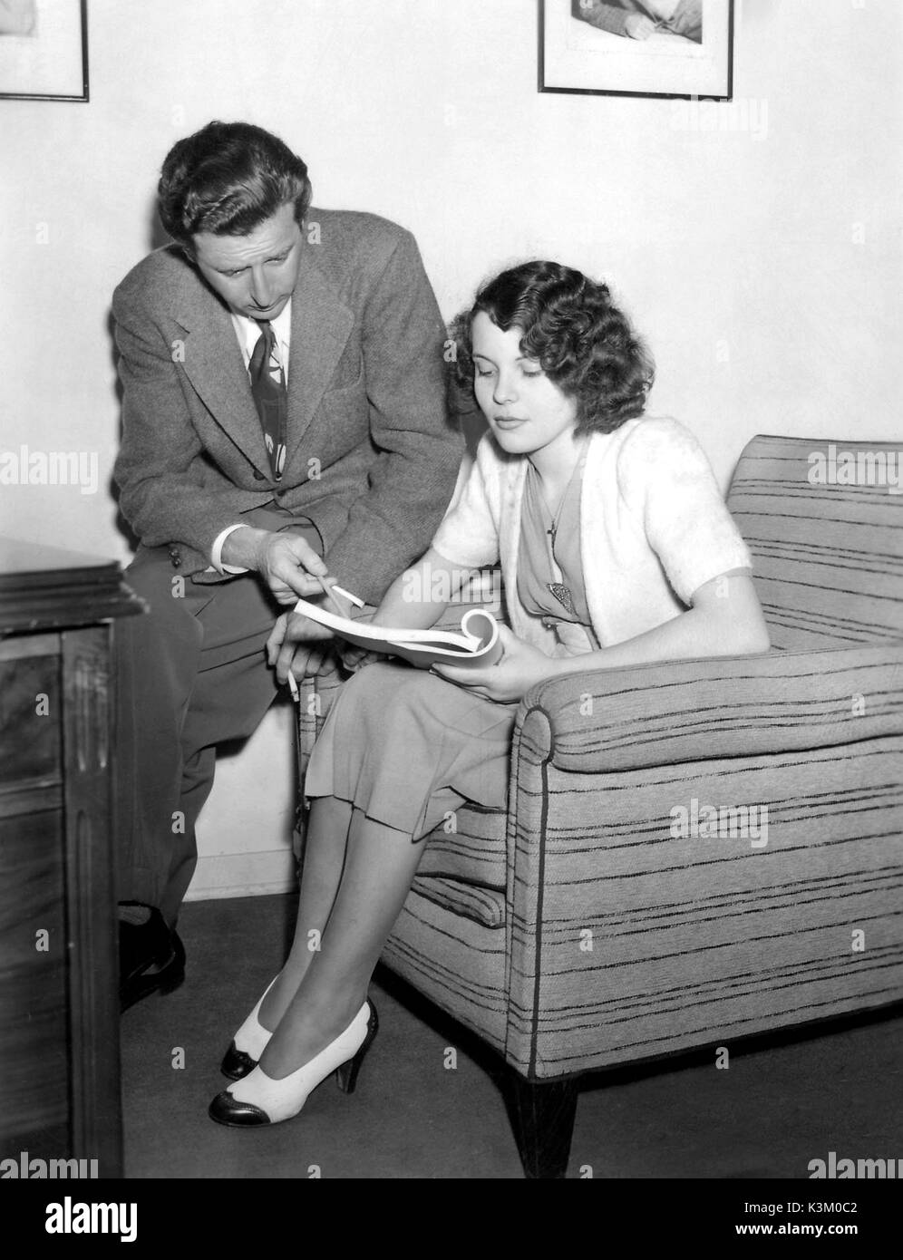 Attrice a contratto immagini e fotografie stock ad alta risoluzione - Alamy