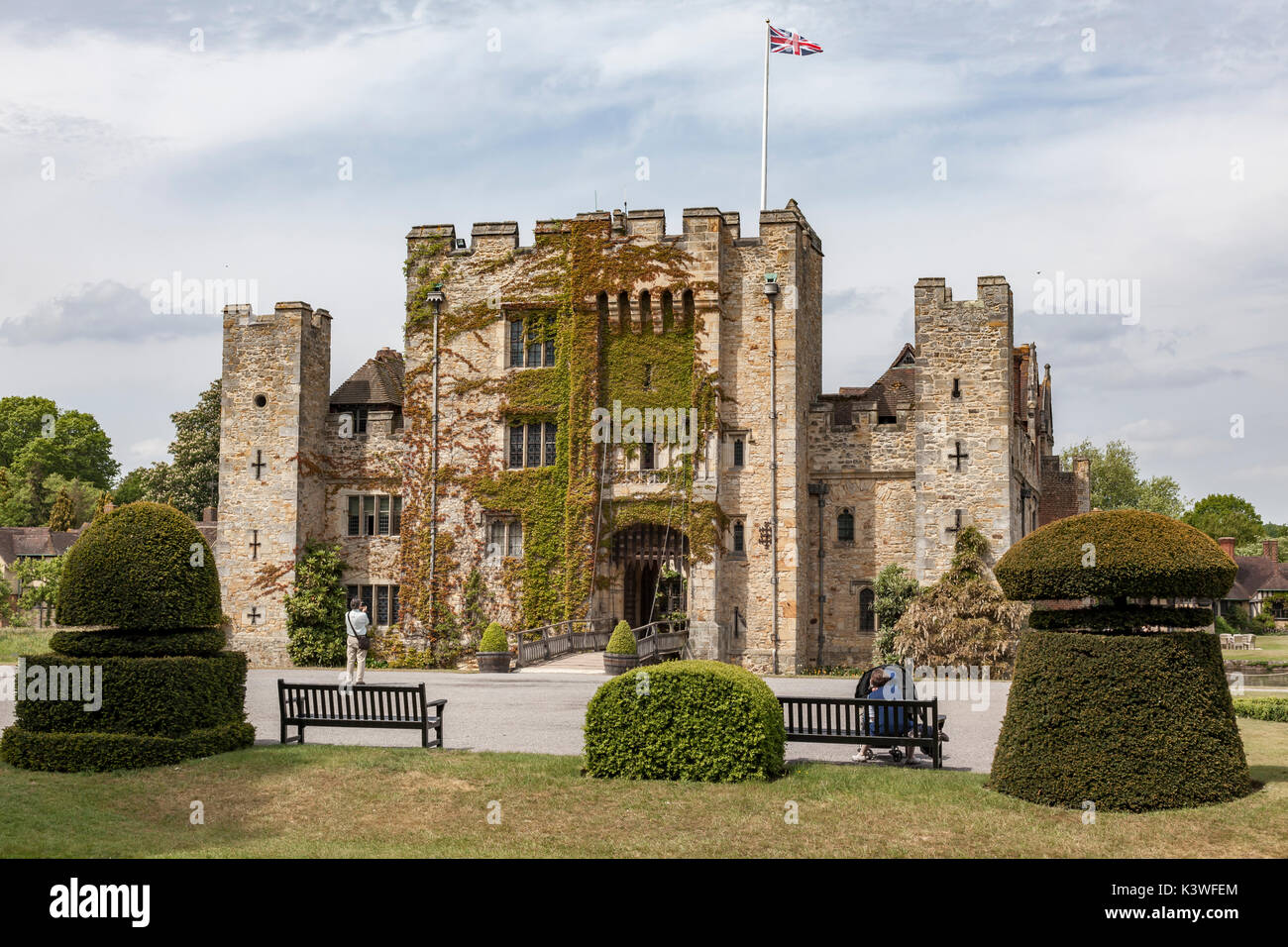 Castello risalente al 1270, con Tudor opere d'arte e arredi eleganti ...