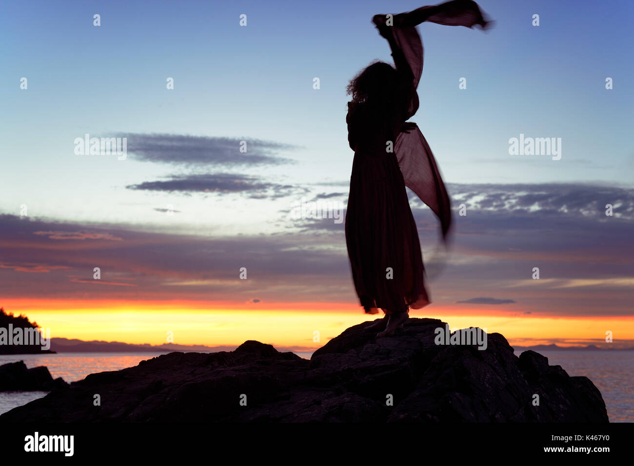 Misteriosa donna volante immagini e fotografie stock ad alta ...