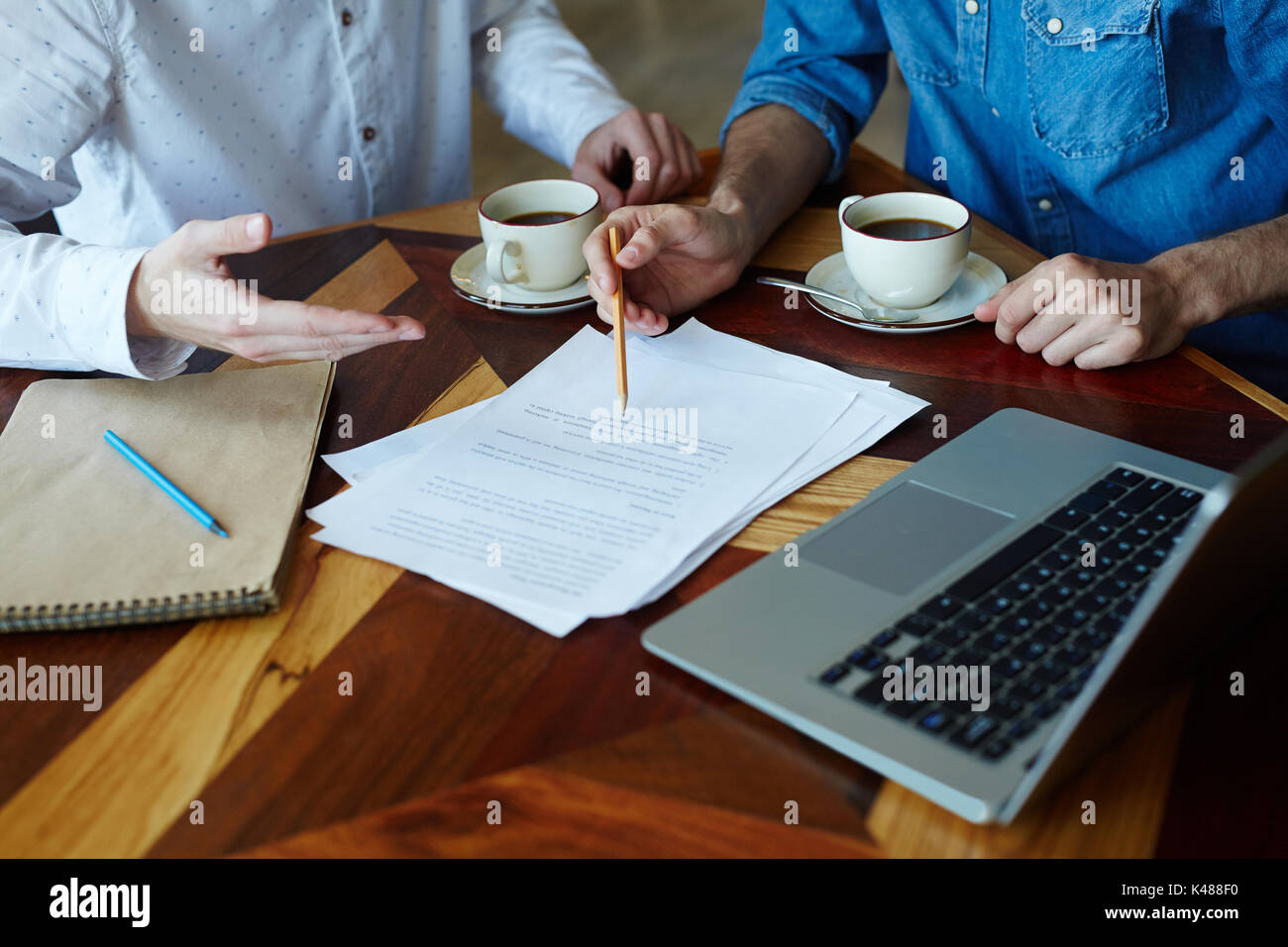 Discussione della tesi immagini e fotografie stock ad alta risoluzione ...