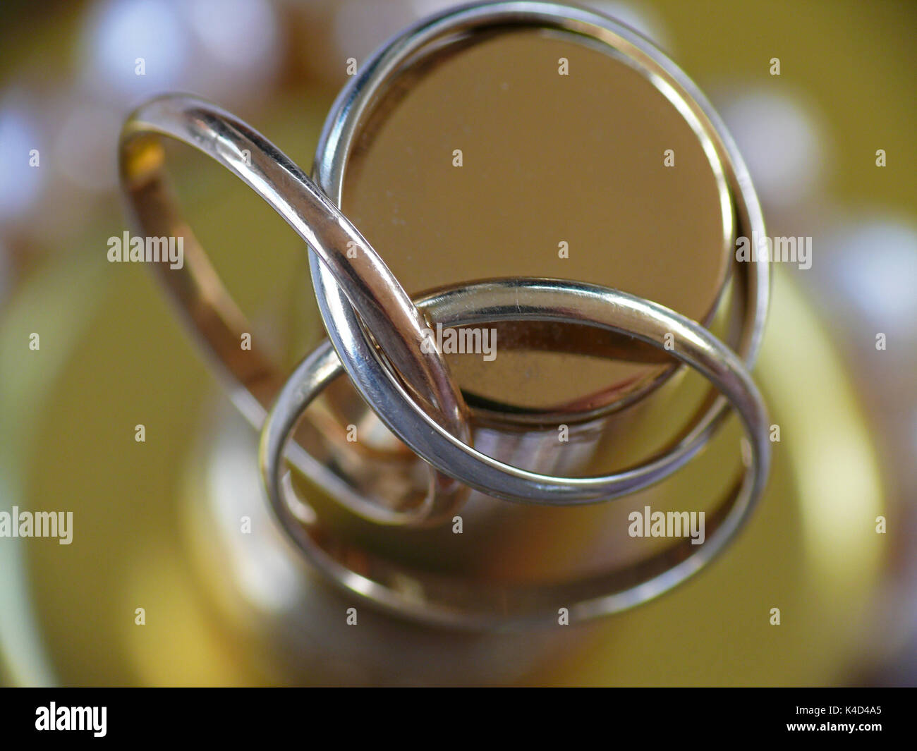 Anelli intrecciati immagini e fotografie stock ad alta risoluzione - Alamy