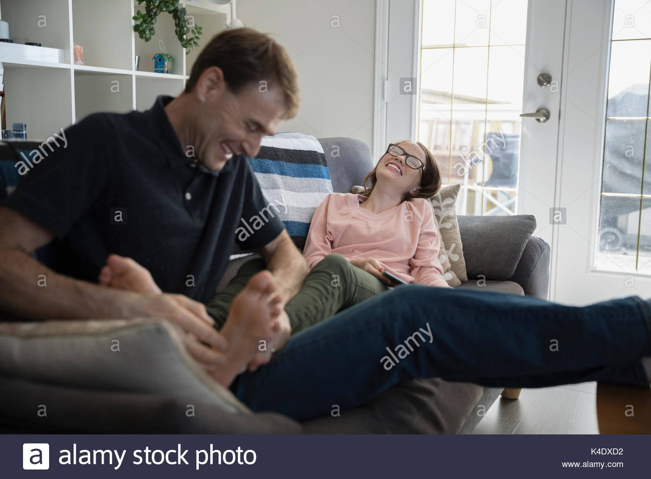 Tickling feet immagini e fotografie stock ad alta risoluzione - Alamy