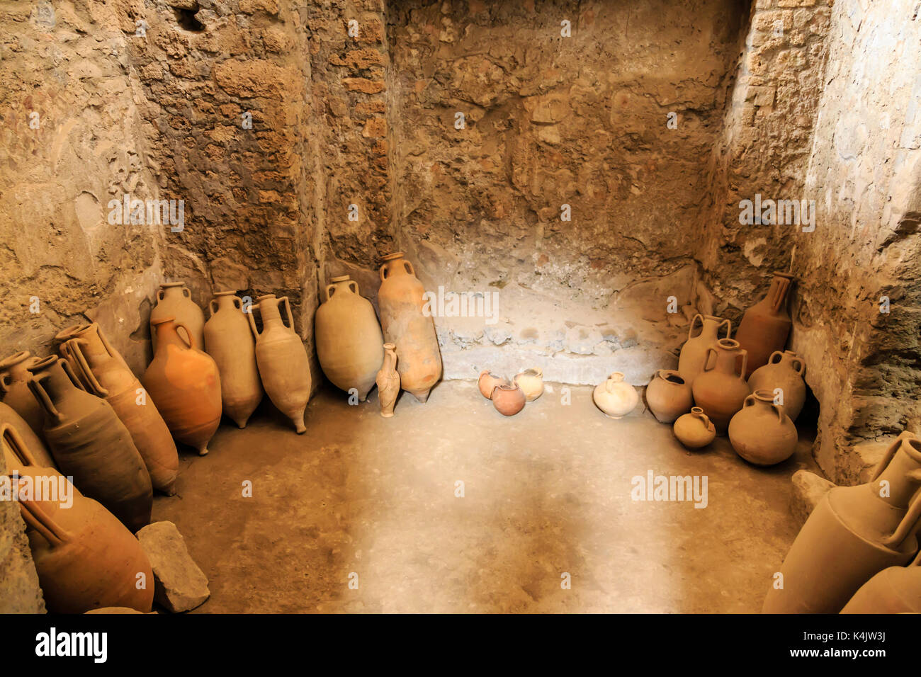 Anfore romane immagini e fotografie stock ad alta risoluzione - Alamy