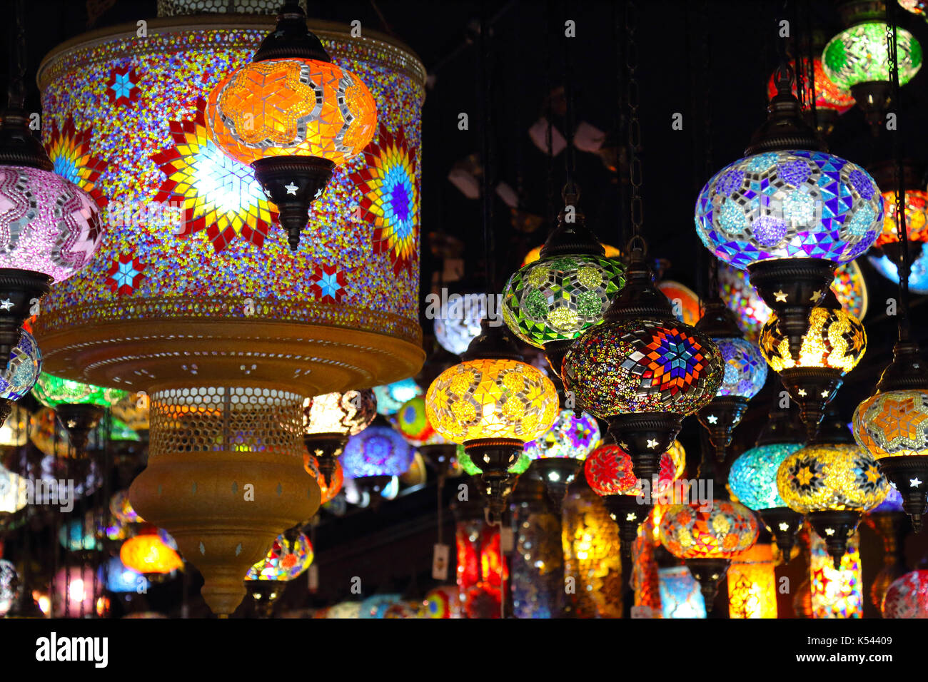 Lampade colorate in camden town mercati. Londra, Regno Unito Foto stock ...