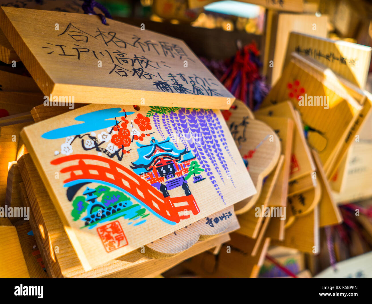 Tavole di preghiera giapponesi immagini e fotografie stock ad alta ...