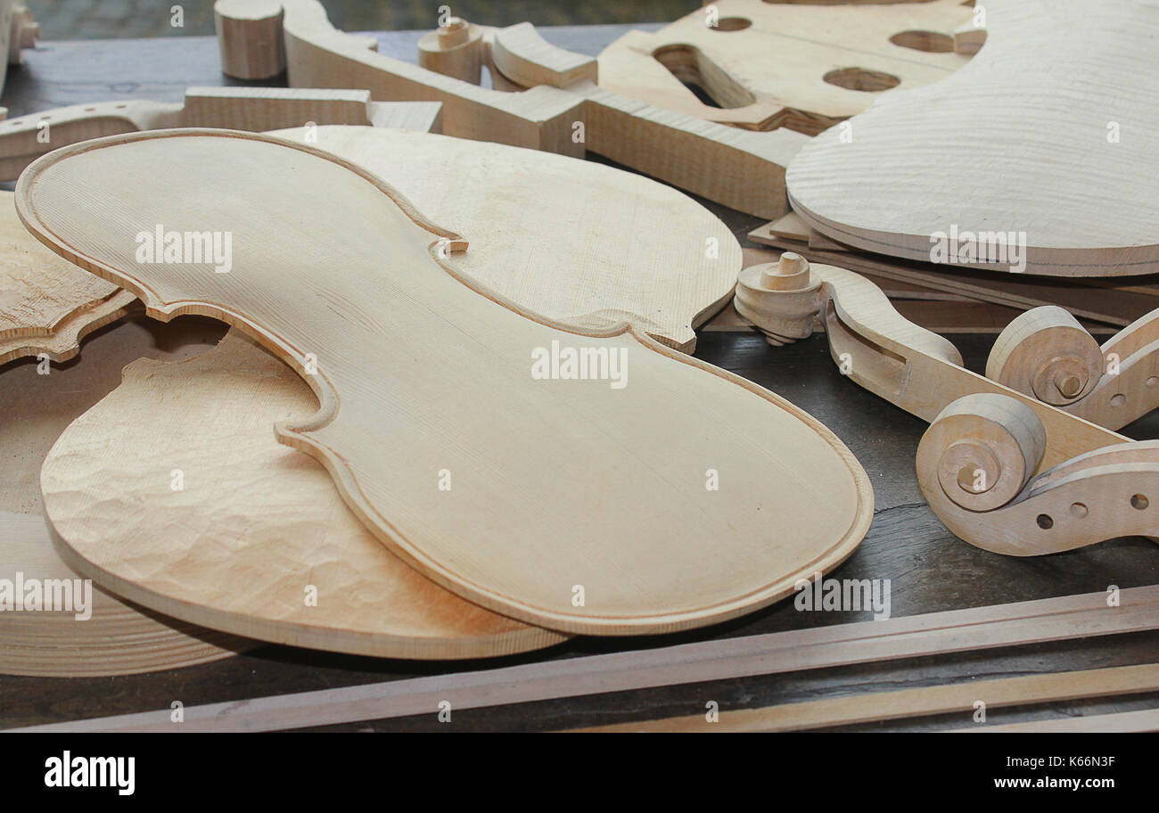 Parti di un violino immagini e fotografie stock ad alta risoluzione - Alamy