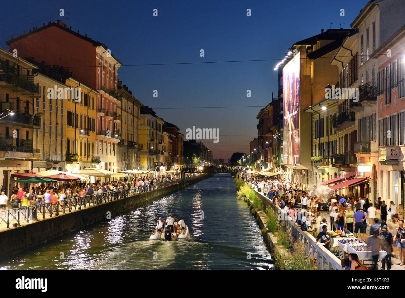 L'Italia, Lombardia, Milano, Navigli, Alzaia Naviglio Grande Naviglio ...