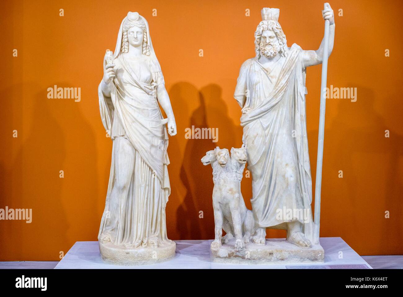 La Grecia, Creta, Heraklion, Museo Archeologico di Iraklion, statue ...