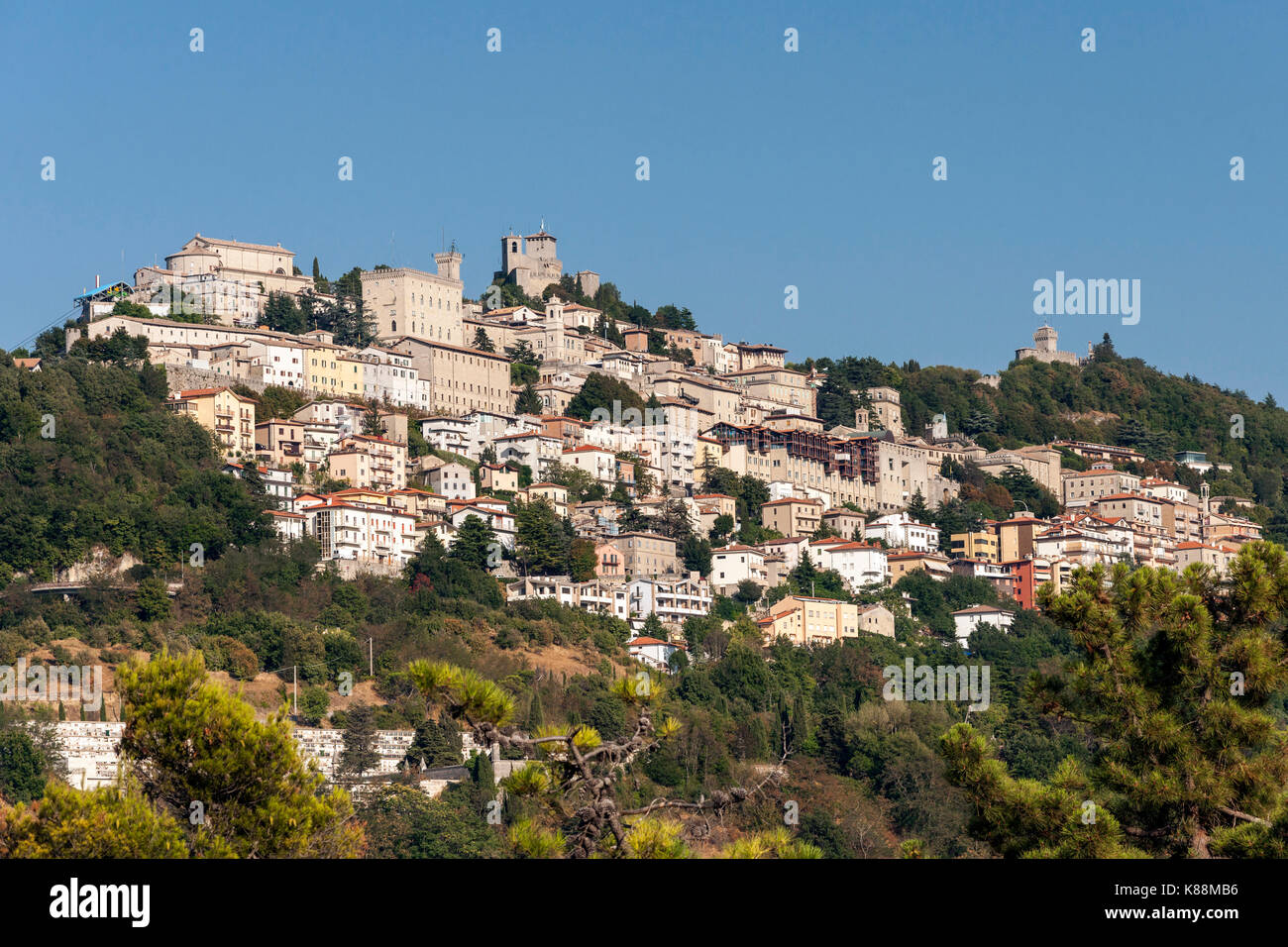 Vista del monte Titano (Monte Titano) e la 'città' della città, la ...