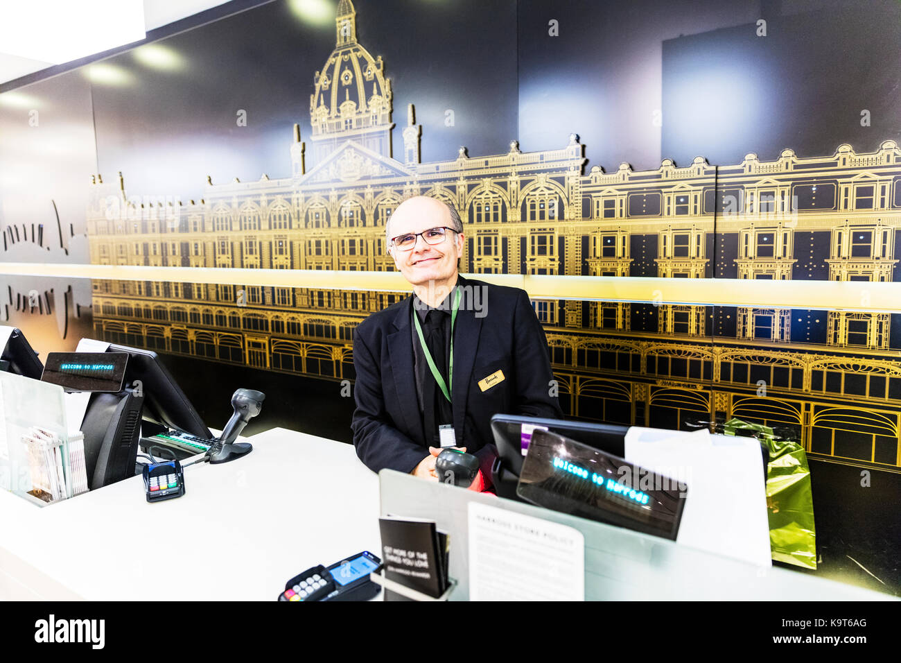 Harrods store interior immagini e fotografie stock ad alta risoluzione ...