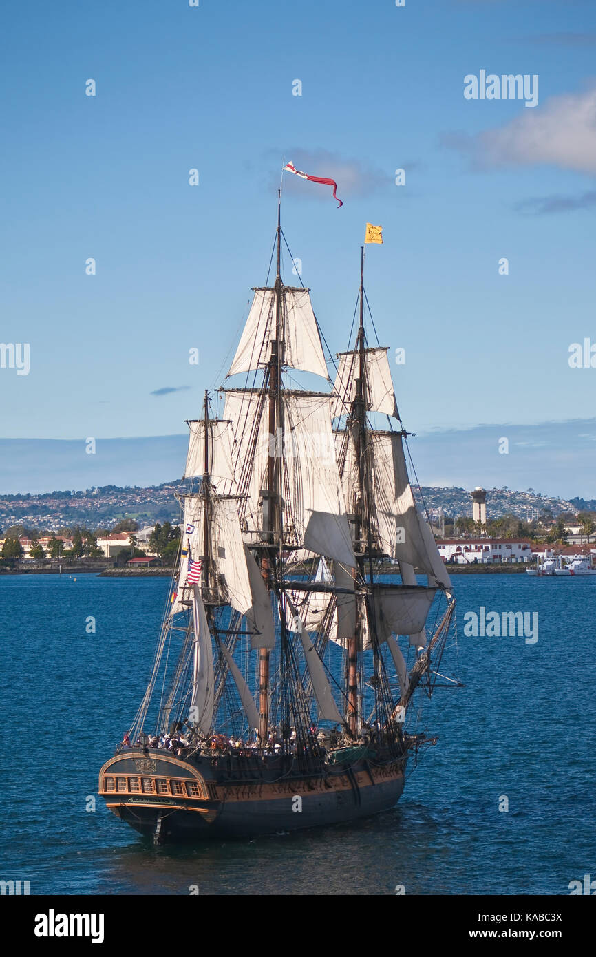 Tall veliero hms sorpresa, sulla baia di san diego, ca usa, è una ...