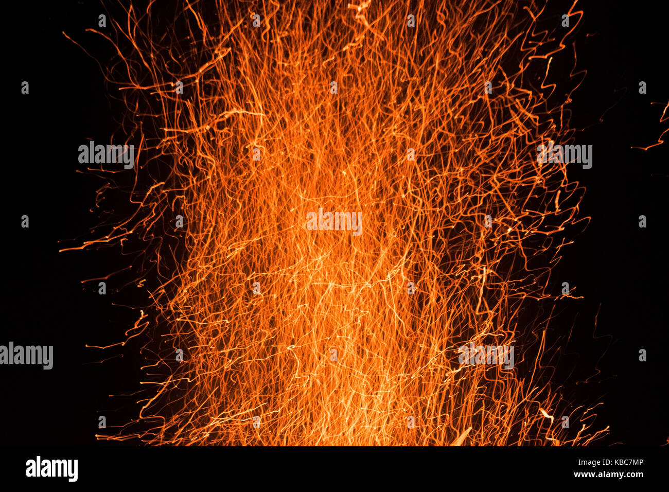 Il fuoco brilla immagini e fotografie stock ad alta risoluzione - Alamy