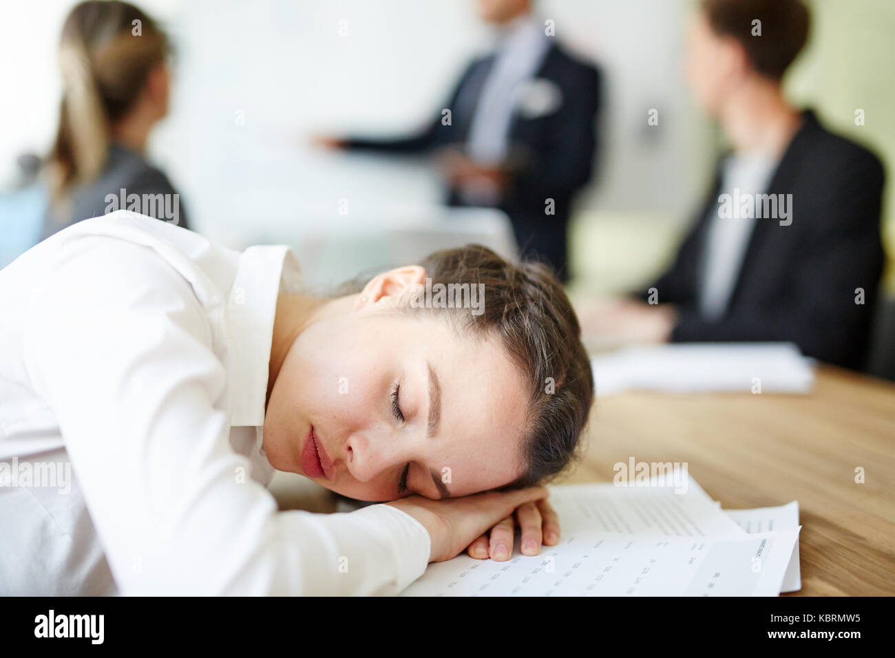 Stanco esausto addormentato immagini e fotografie stock ad alta ...