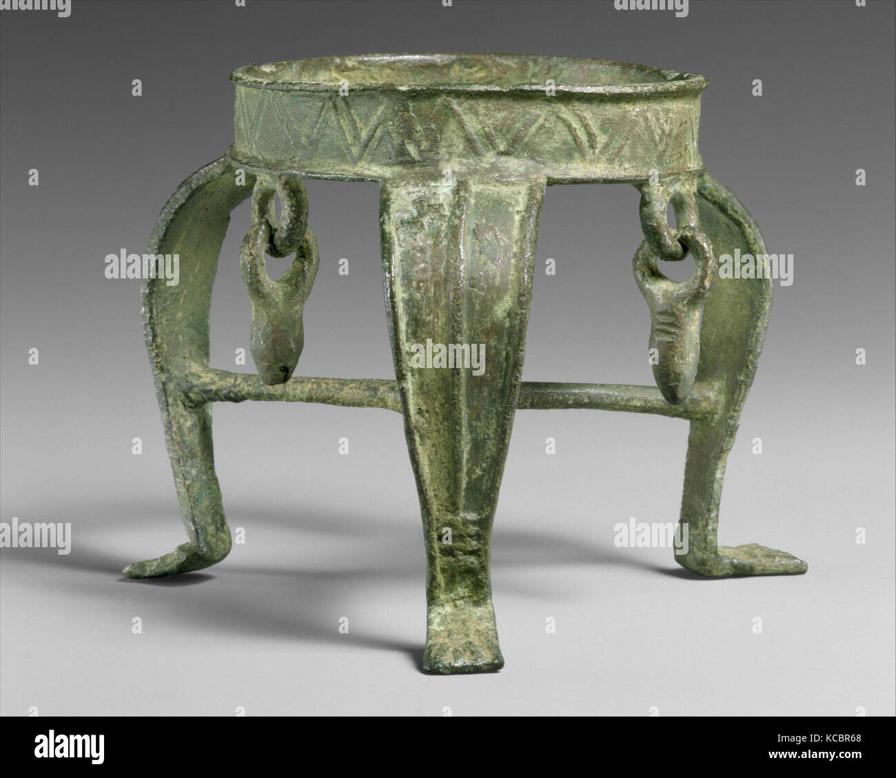 Tripode in bronzo, cipriota tardo II o III, ca. 1450-1050 A.C ...