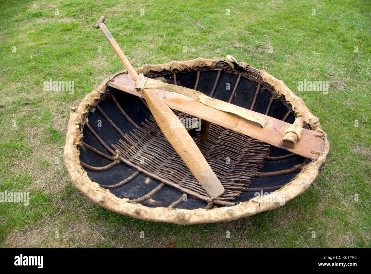 Barca coracle immagini e fotografie stock ad alta risoluzione - Alamy