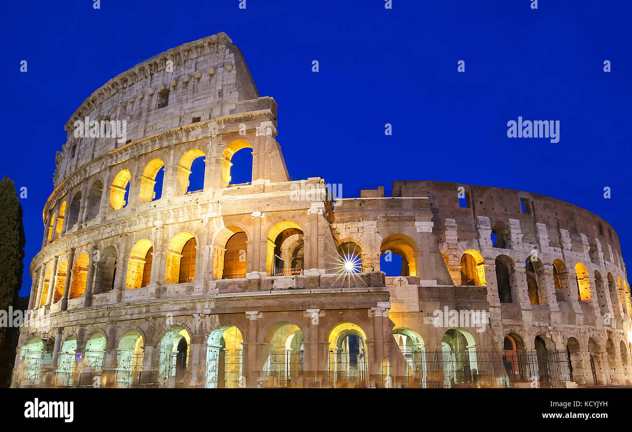 Esterno Del Colosseo Romano Immagini e Fotos Stock - Alamy