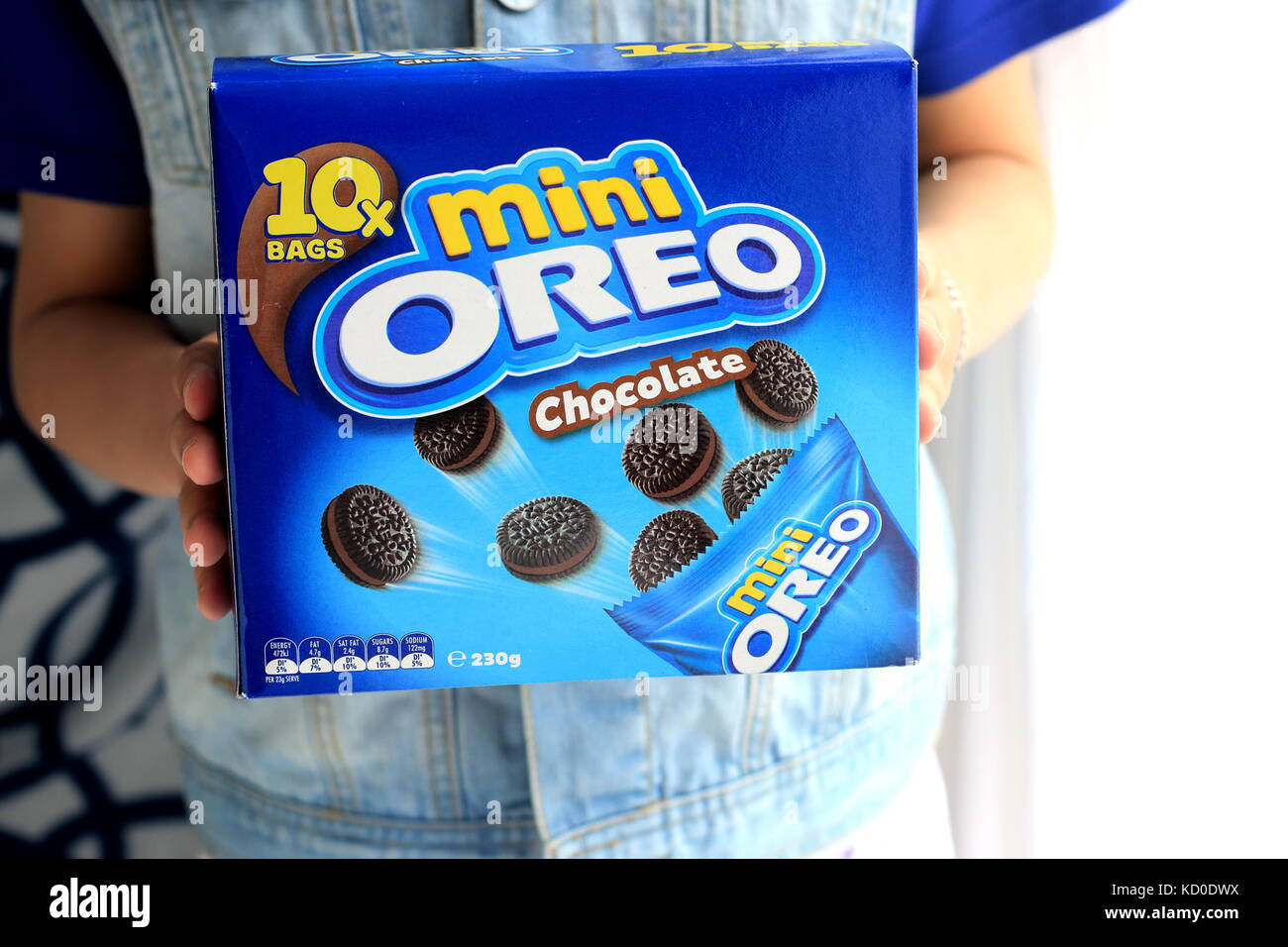 Oreo sandwich cookie immagini e fotografie stock ad alta risoluzione ...