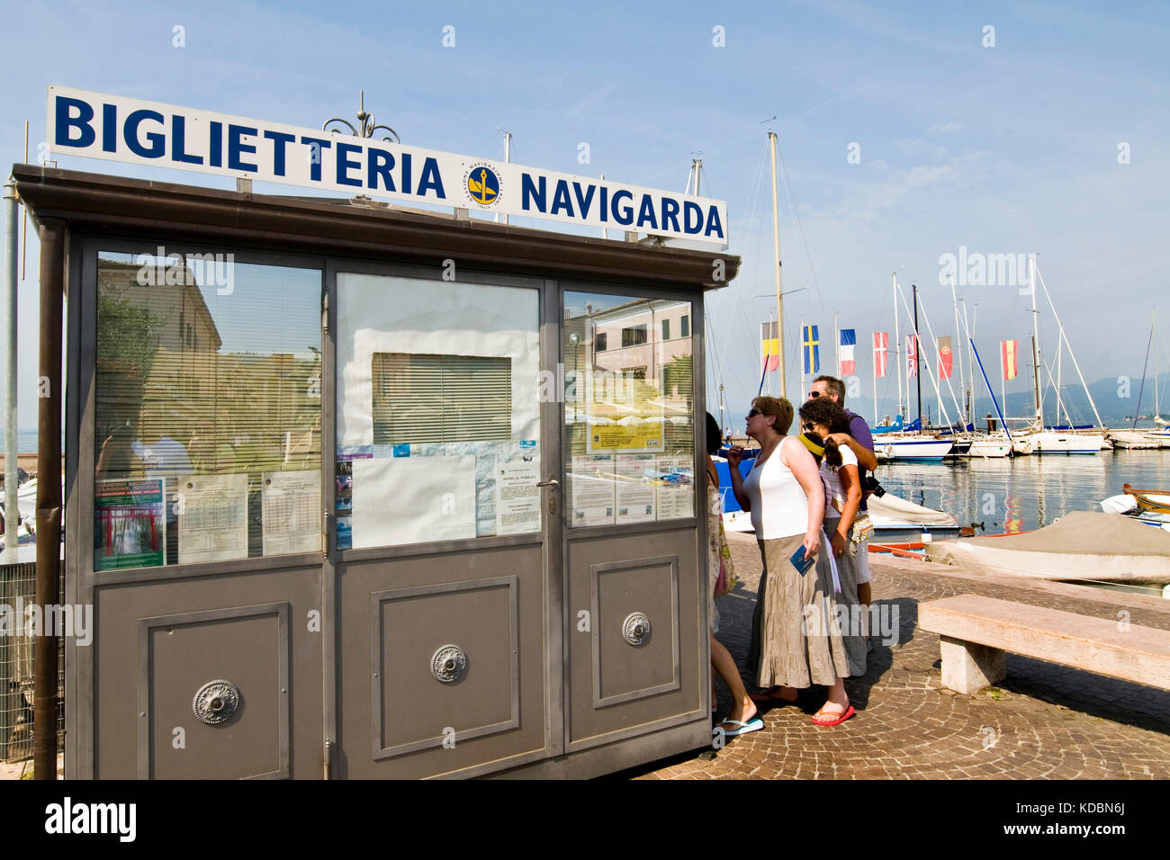 I biglietti per i traghetti, bardolino, lago di Garda, provincia di ...