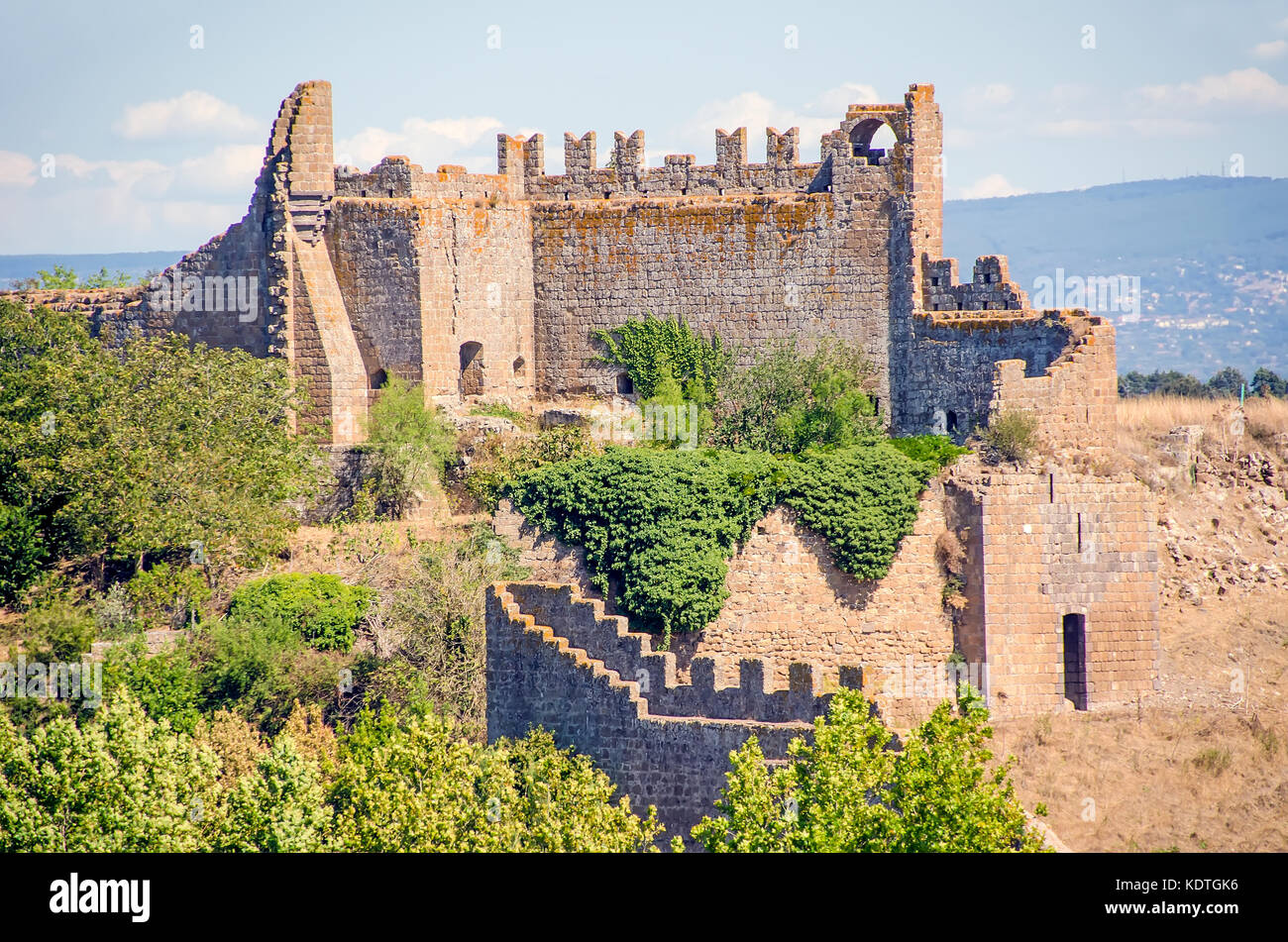 Rovine del Castello Rivellino 1253-1263, Tuscania, provincia di Viterbo ...