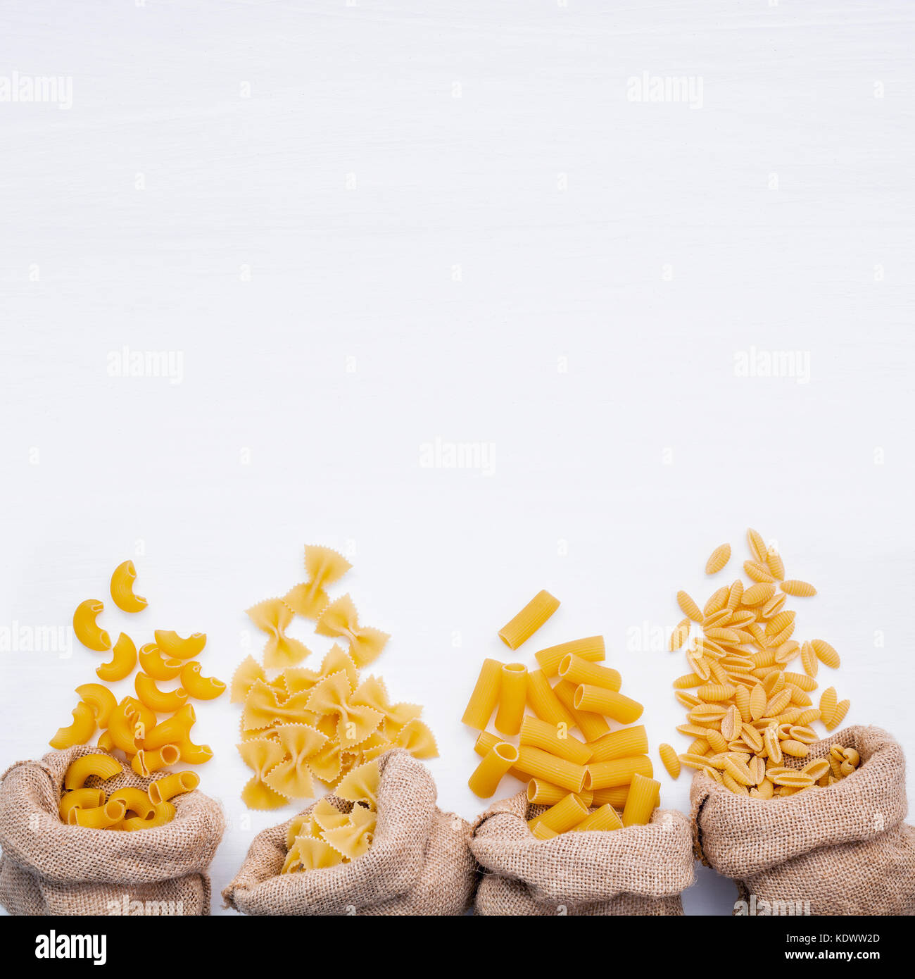 Cibi italiani concept e design menu . vari tipi di pasta di pasta tipo ...