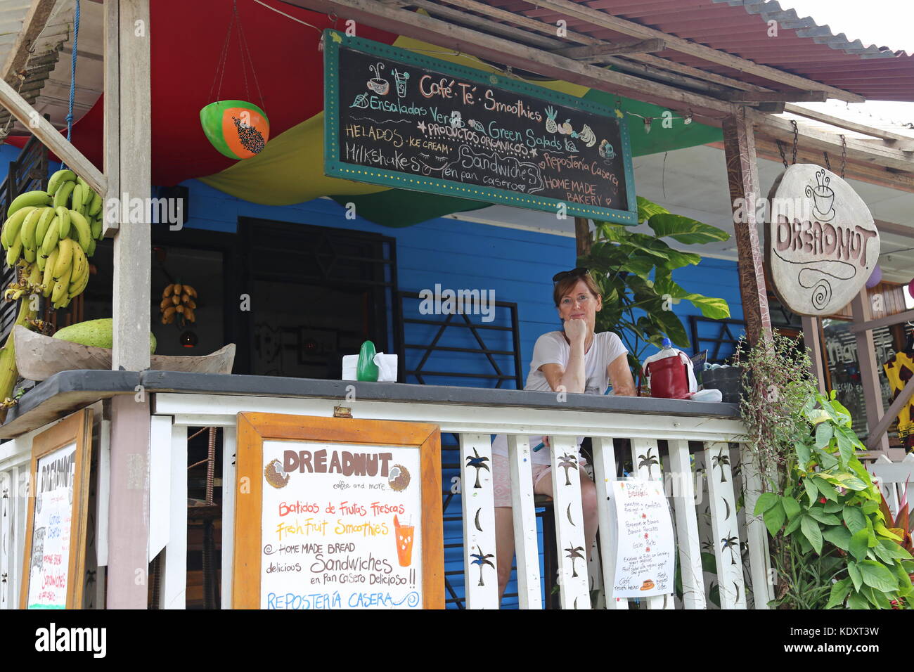 Dreadnut Coffee Bar e Boutique Manifesto, Avenida 73, Puerto Viejo de ...