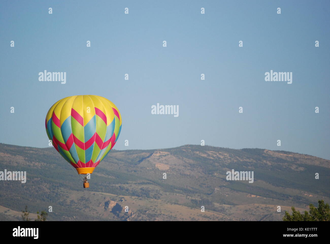 Mongolfiera colorata immagini e fotografie stock ad alta risoluzione ...