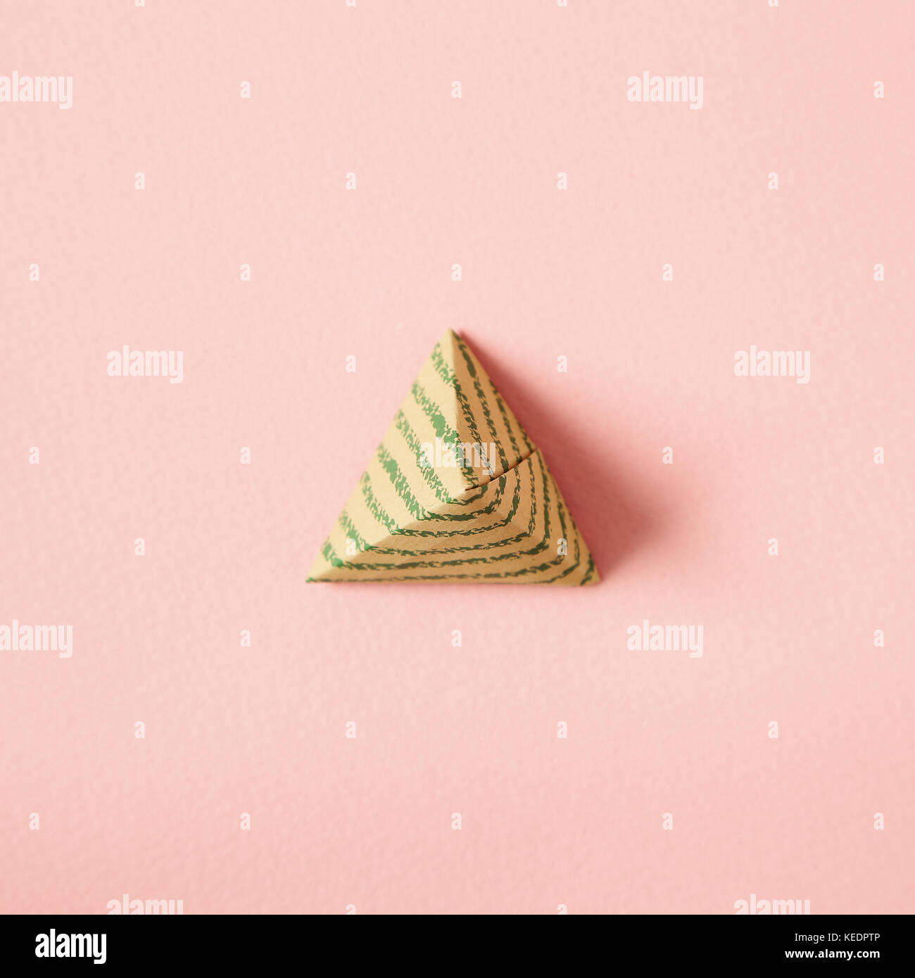 Piramide visiva immagini e fotografie stock ad alta risoluzione - Alamy