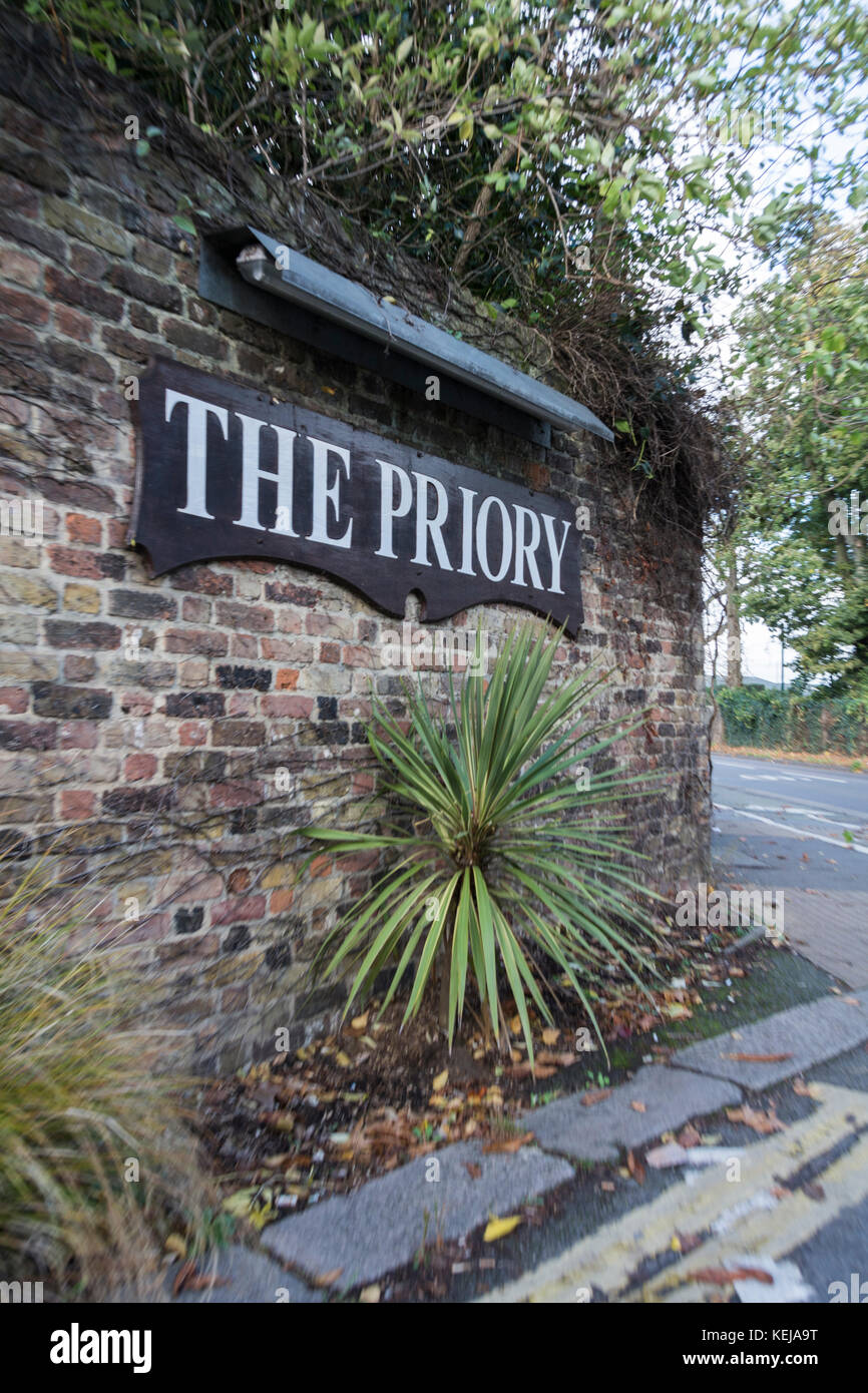 Segno dell'ospedale priory londra immagini e fotografie stock ad alta ...