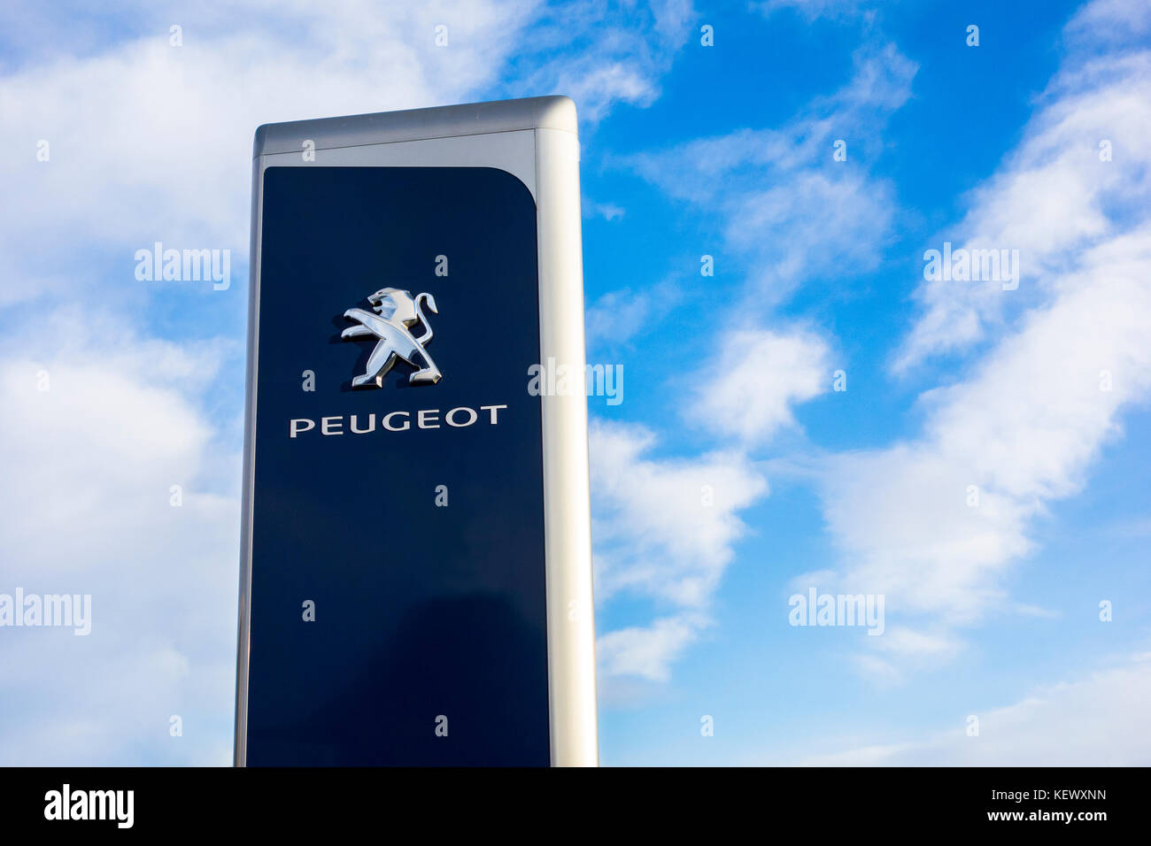 Logo peugeot immagini e fotografie stock ad alta risoluzione - Alamy
