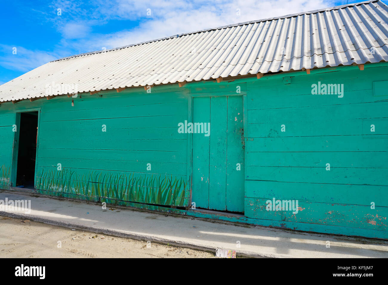 L'isola di Holbox colorate case dei caraibi in quintana roo del Messico ...