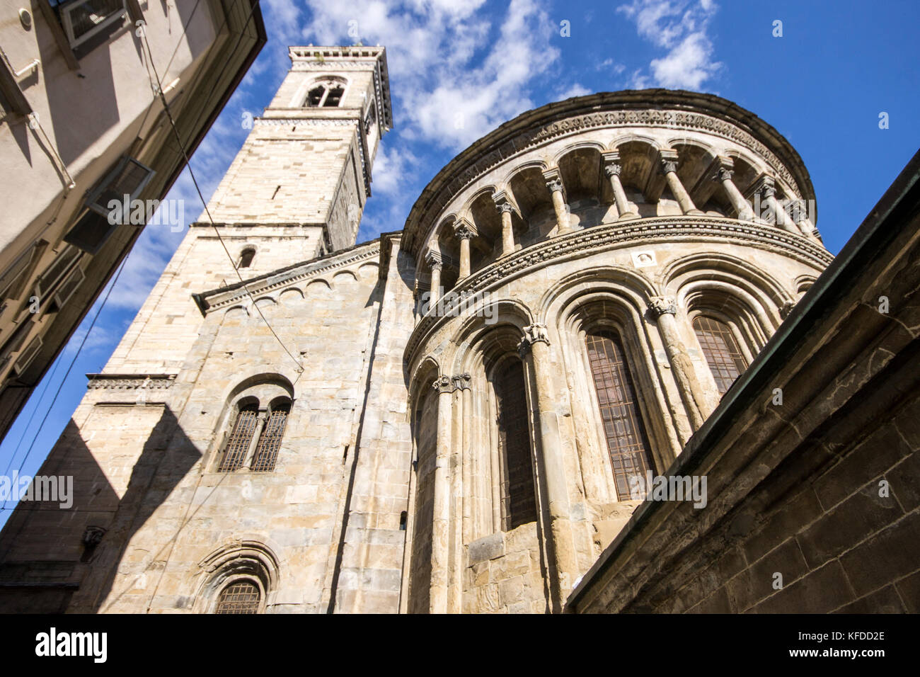 La Basilica di Santa Maria Maggiore, con una romanica originale pianta ...