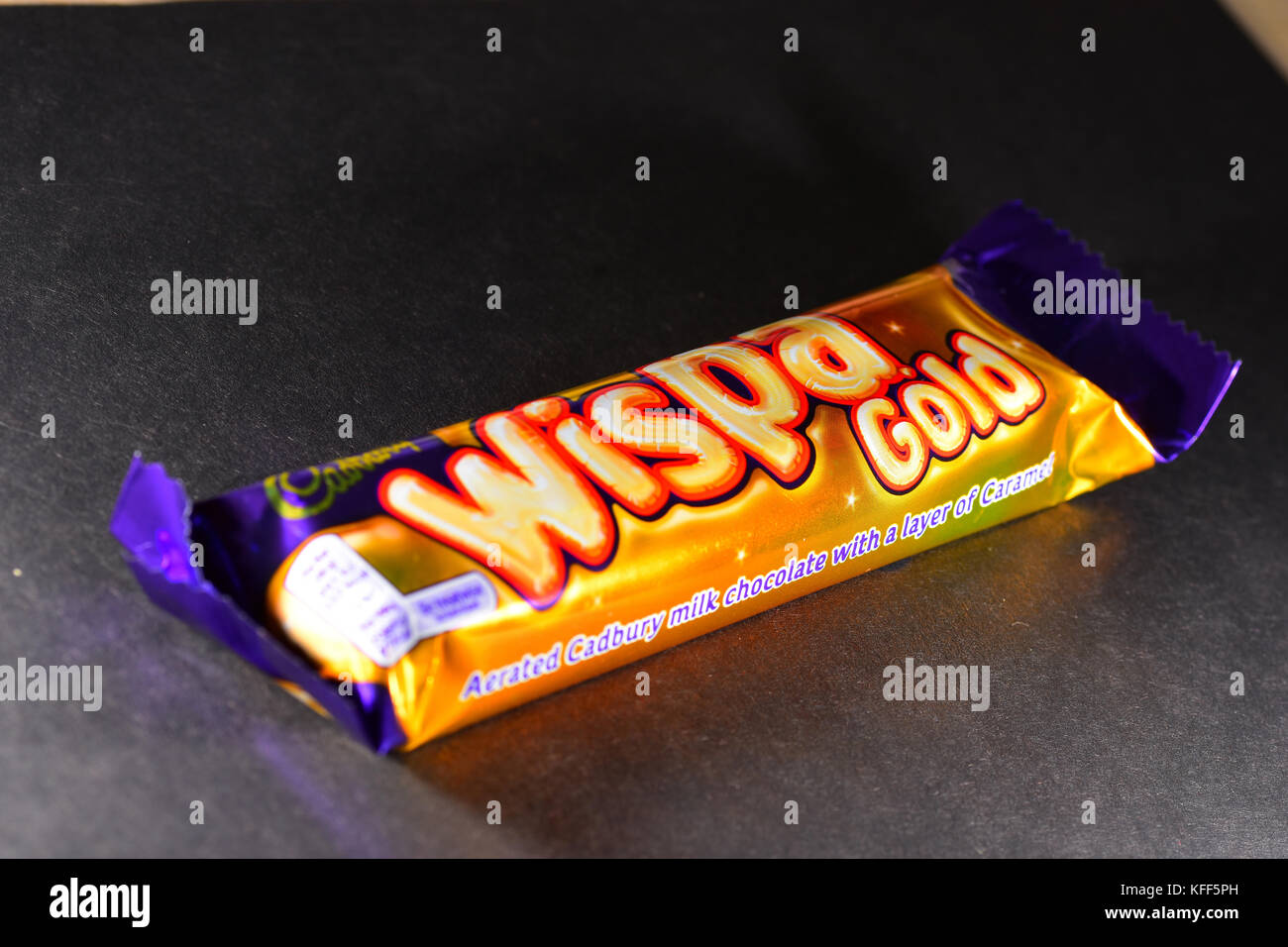 Wispa gold chocolate bar immagini e fotografie stock ad alta ...