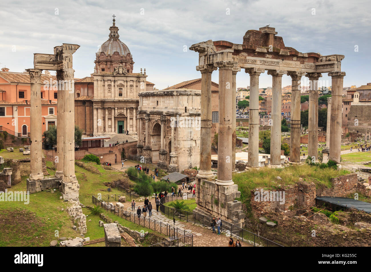 Rovine del foro Romano, vista sopraelevata dal Campidoglio, centro ...