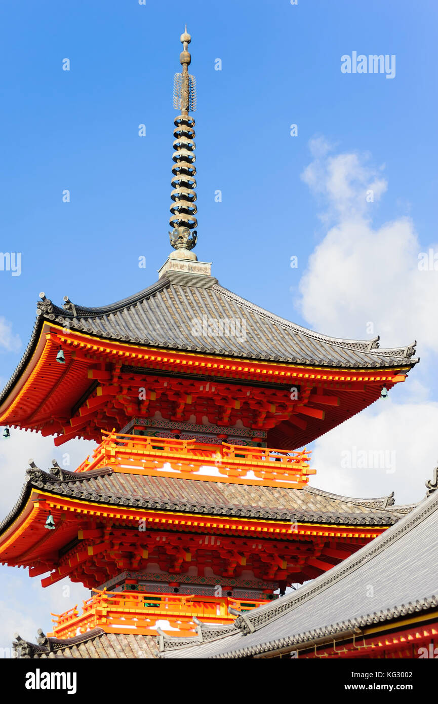 Kiyomizu dera temple gate in kyoto immagini e fotografie stock ad alta ...