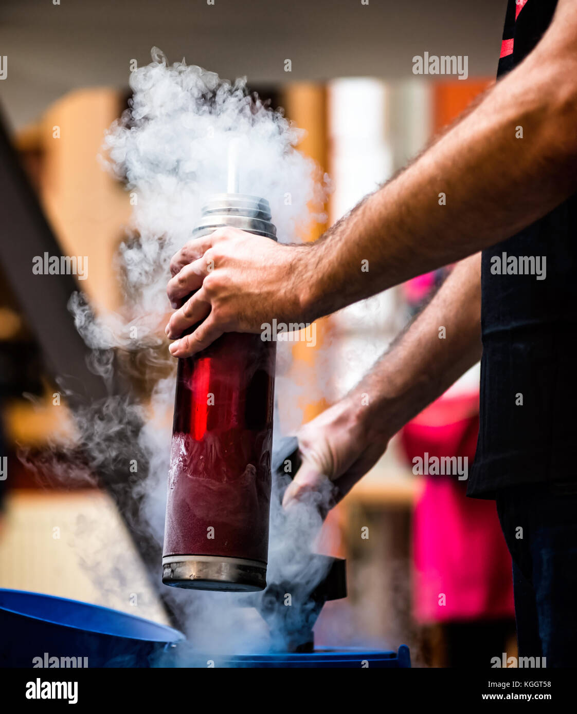 Fumo di azoto liquido immagini e fotografie stock ad alta risoluzione ...