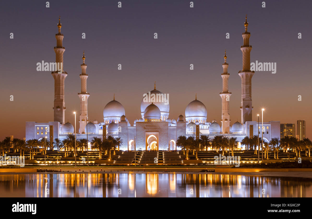 Lo sceicco Zayed Grande Moschea di Abu Dhabi dopo il tramonto Foto ...