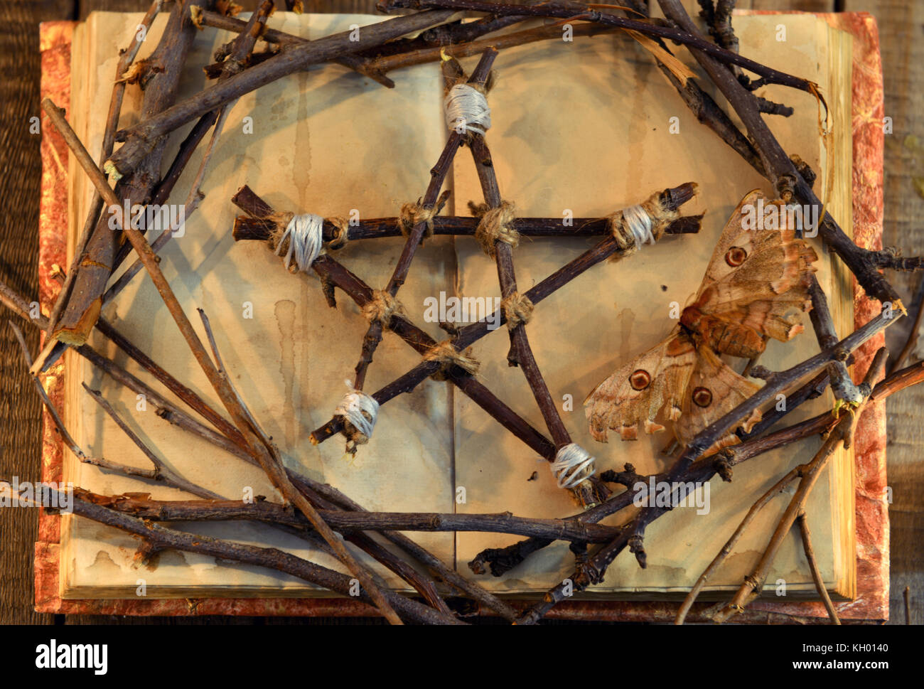 Pentagramma e falena di Wicca - simbolo della morte Foto stock - Alamy