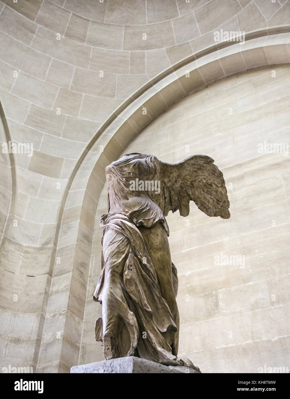 Ali vittoria scultura in marmo dea greca nike statua greca immagini e ...